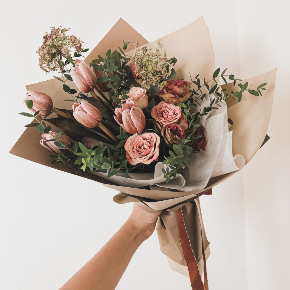 Send Your Congratulations on Graduation Day with Fresh Flower Bouquet