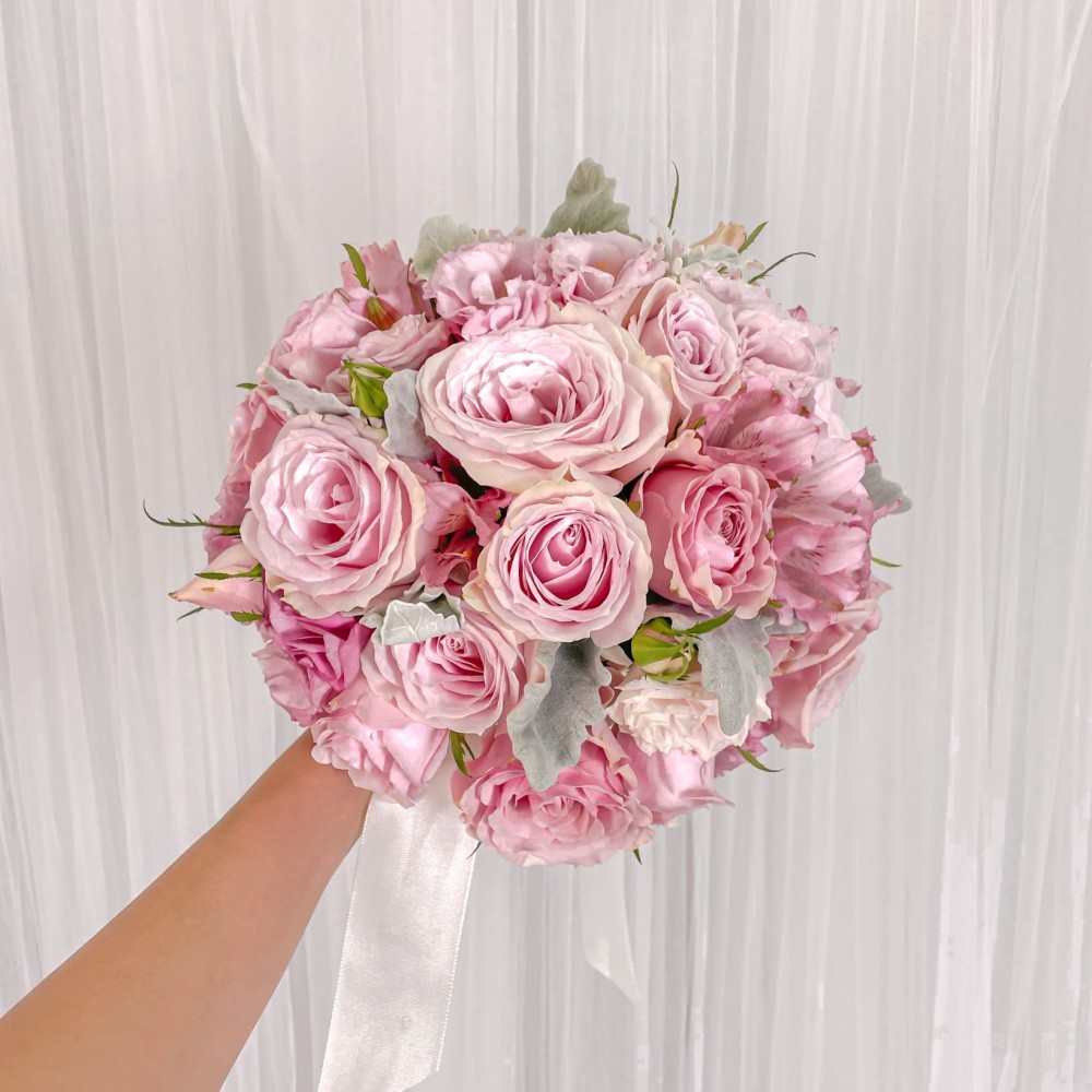 The Perfect Fresh Flower Bouquet For The Bride-To-Be