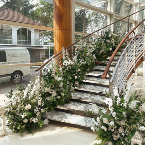 Wedding Flower Arrangement: 4 Floral Staircase Decor